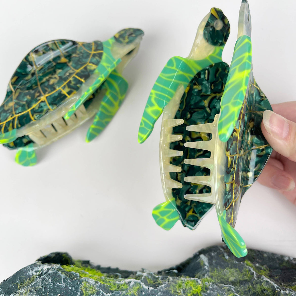 Green Turtle Hair Claw Clip – Mutual Adoration + POST