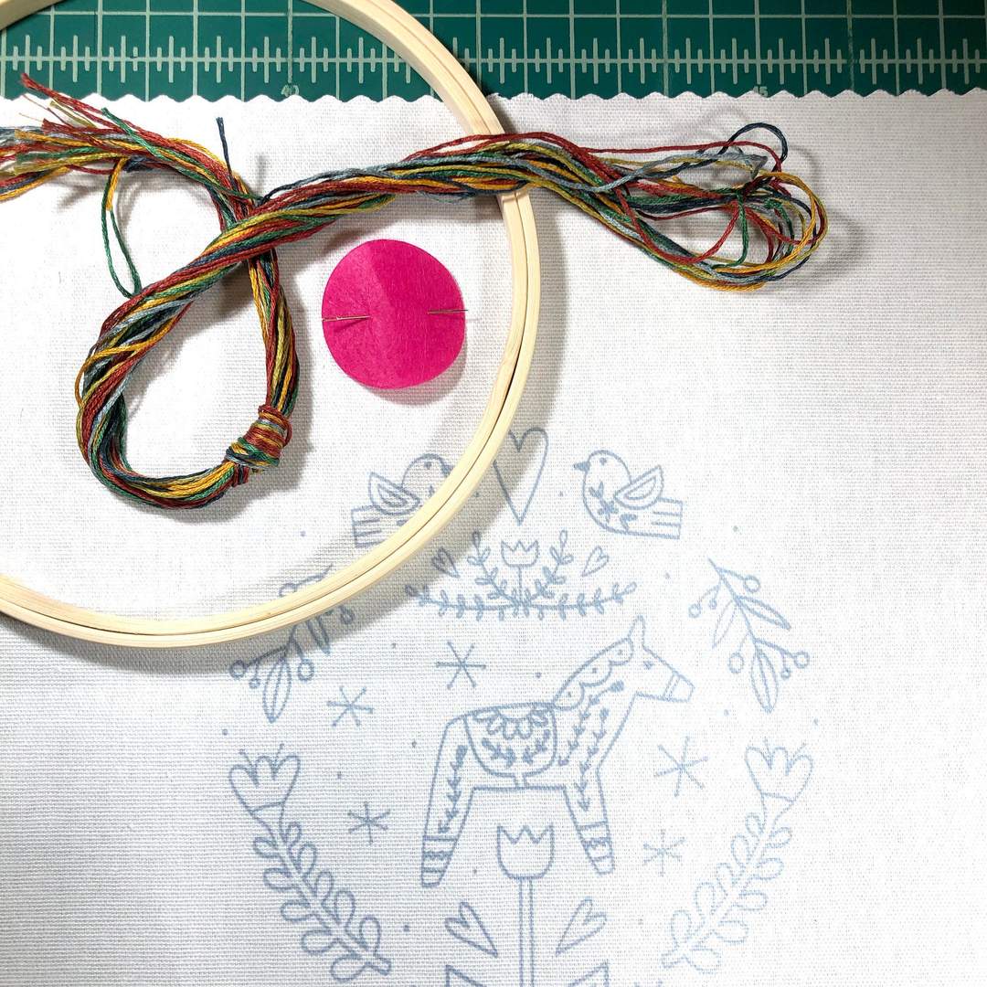 Dala Folk Art Embroidery Kit – Mutual Adoration + POST